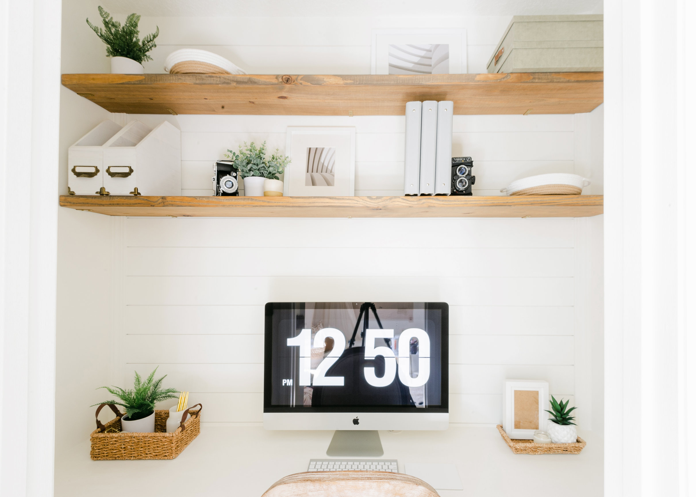 “CLOFFICE” CLOSET TURNED INTO AN OFFICE - DIY DESK - Rya Duncklee Studios