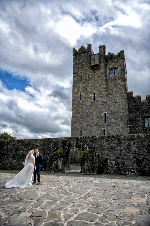 Cloghan castle wedding | Beachweddingtips.com
