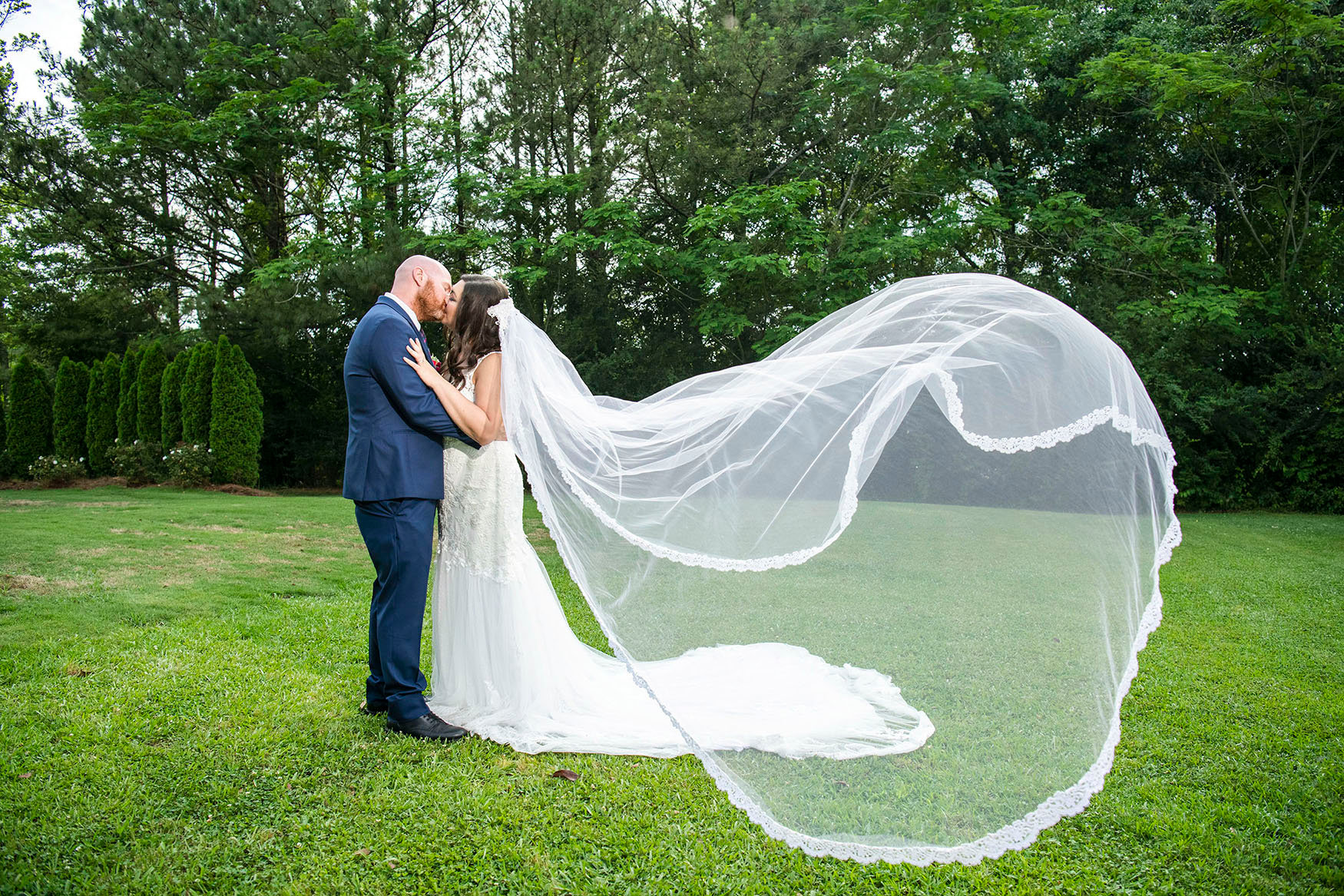 Amber & Brett I Camelot Manor - Lynn Cummings Photography
