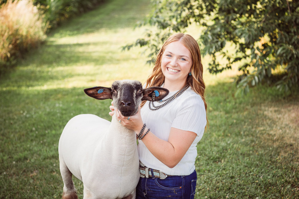 Rylee's High School Senior Photos: Farm Session - Elaina Eppinger ...