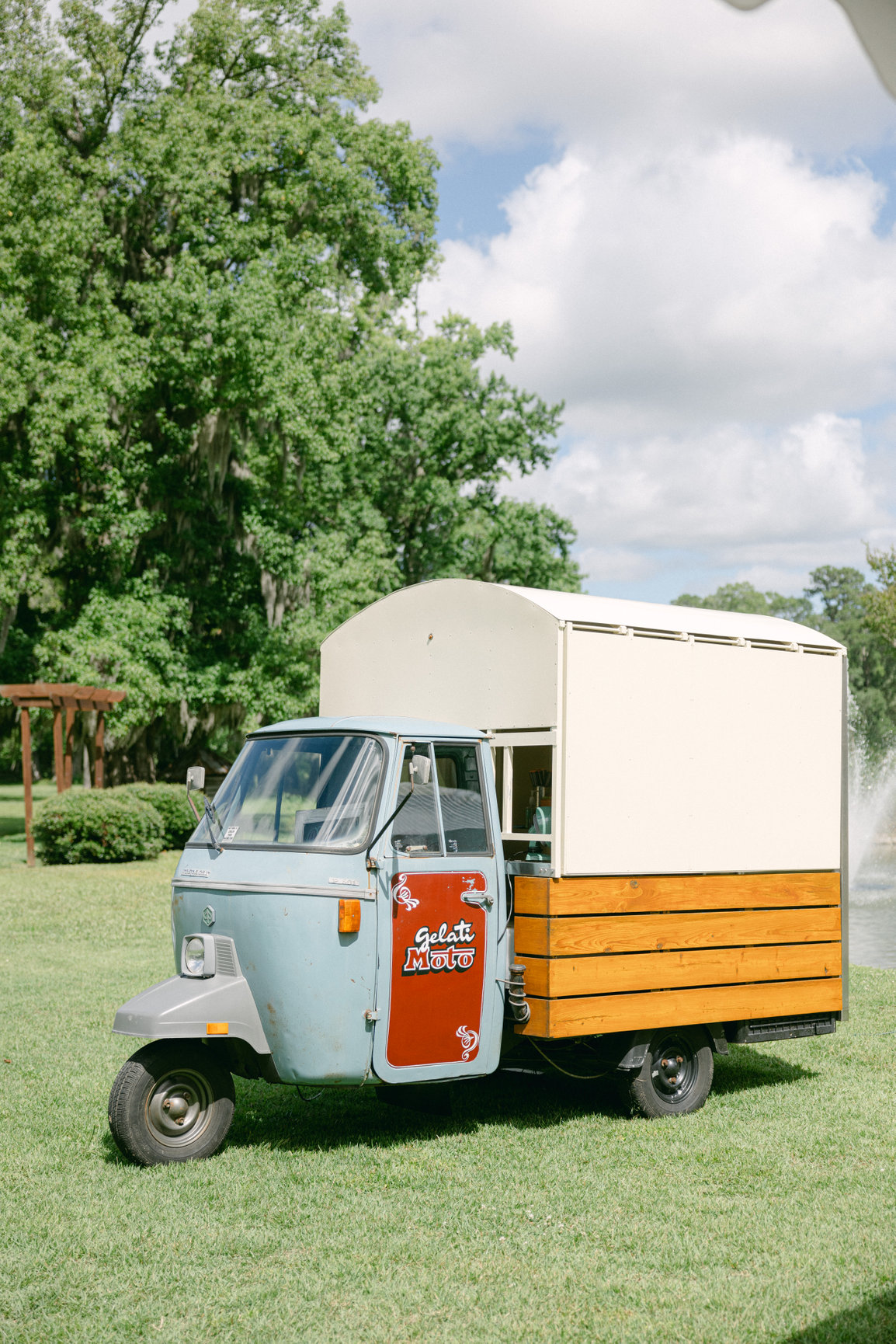 Old Wide Awake Summer Wedding - Ava Moore Photography