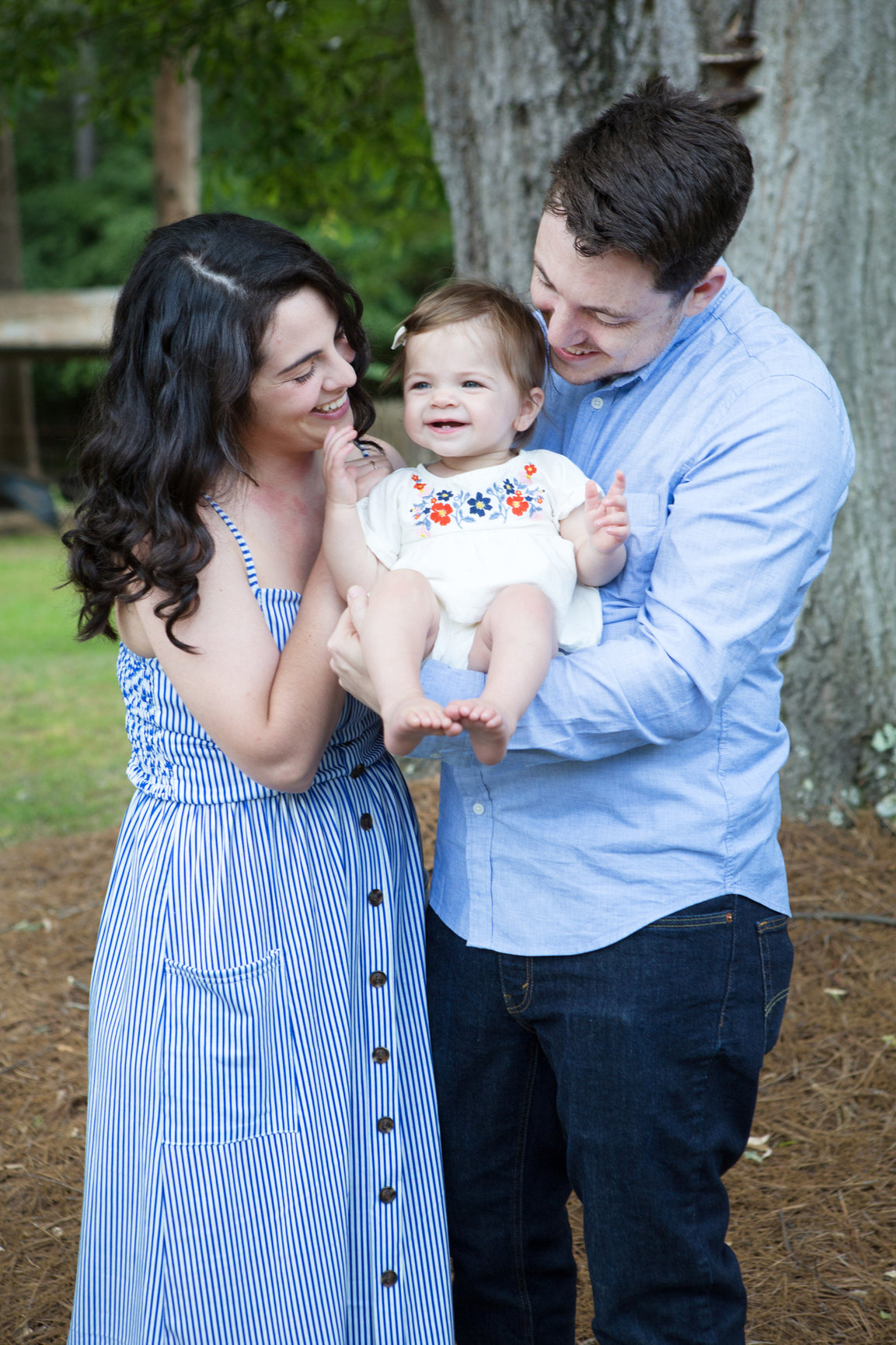 A Spring Family Session in Raleigh - Elizabeth Larson Photography