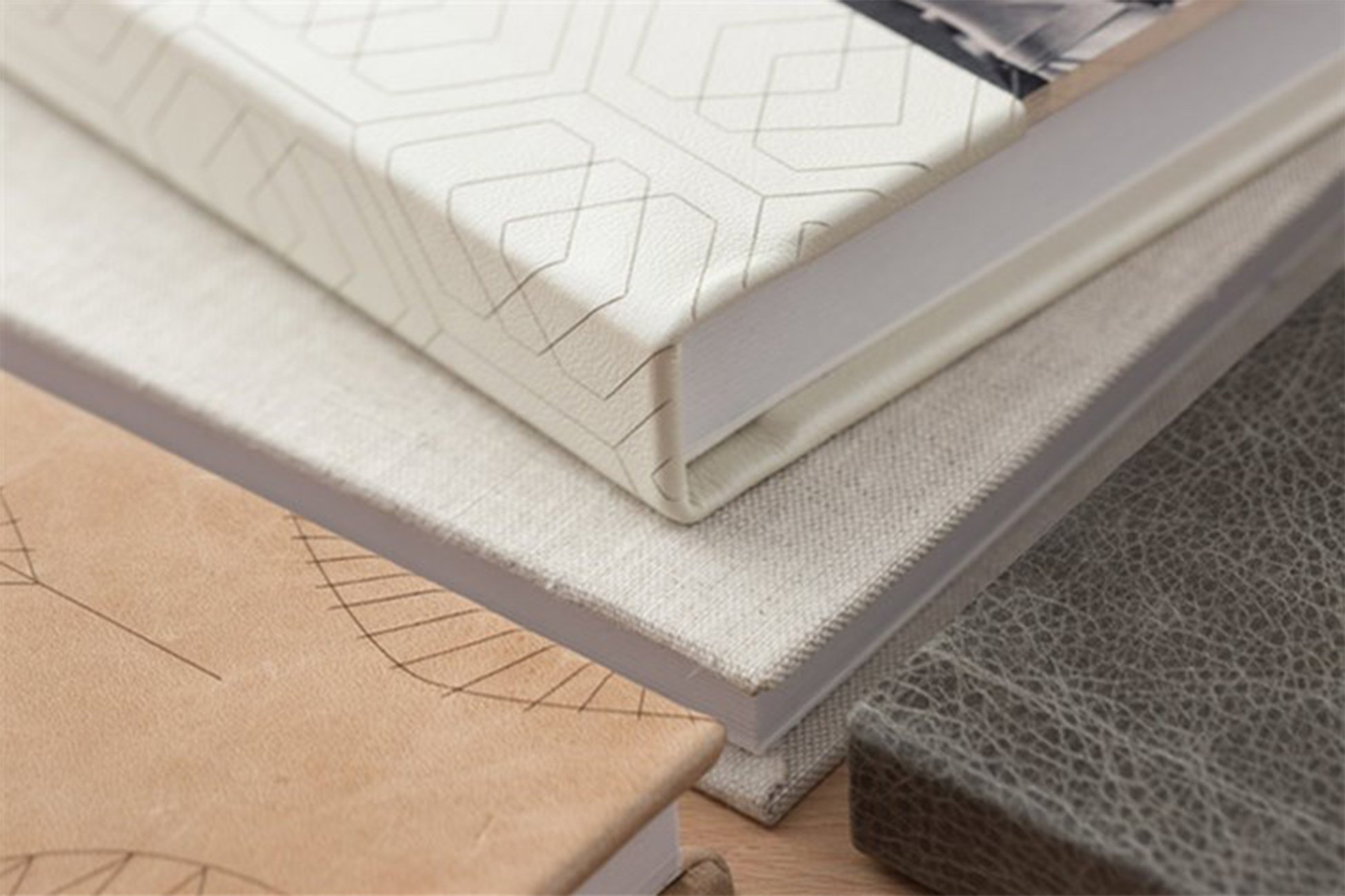 PORTRAITS & PRODUCTS - Harmann Studios