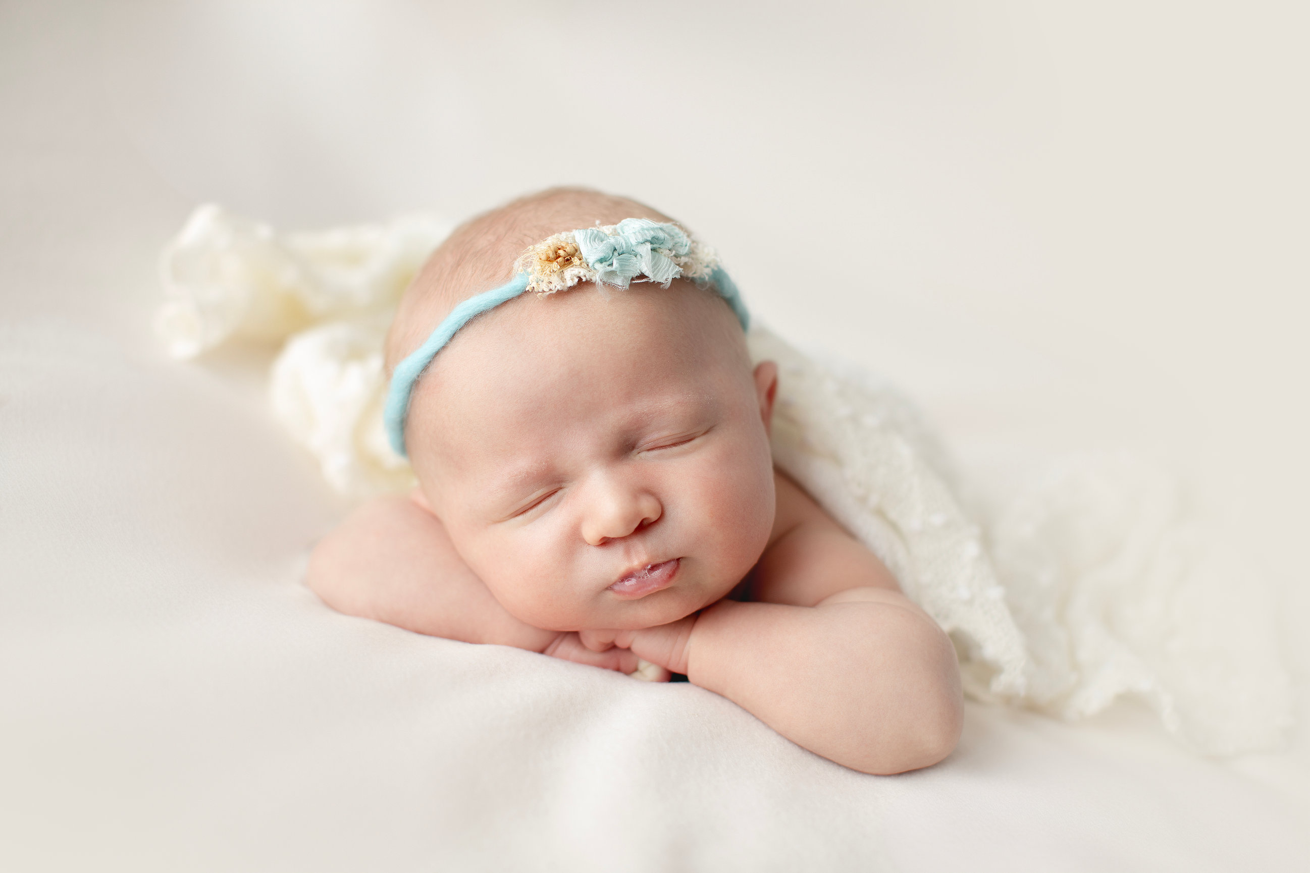 Annabeth 28 days ols Newborn Photoshoot in Studio