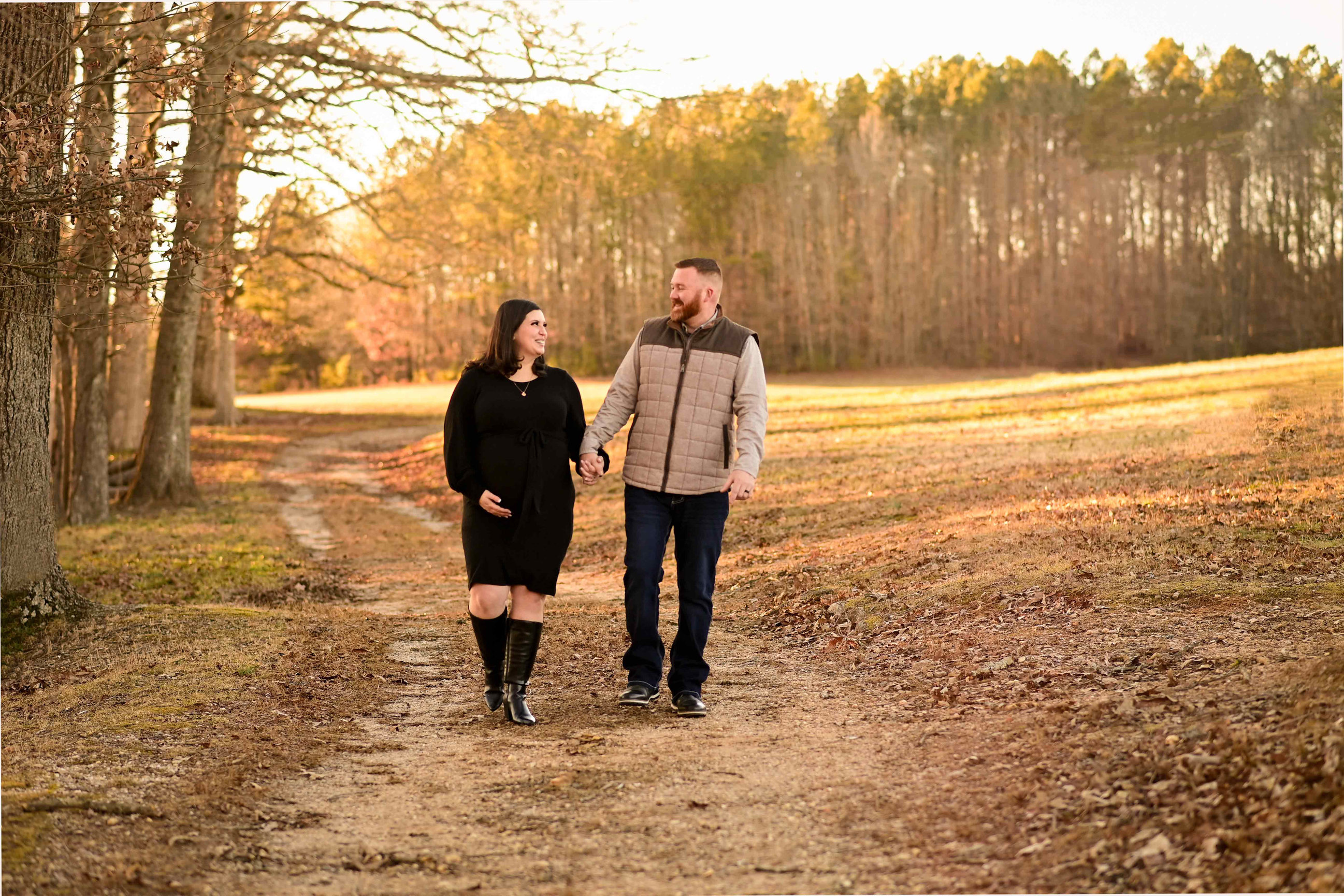 When to book a fall maternity session - Heidi Houser Photography